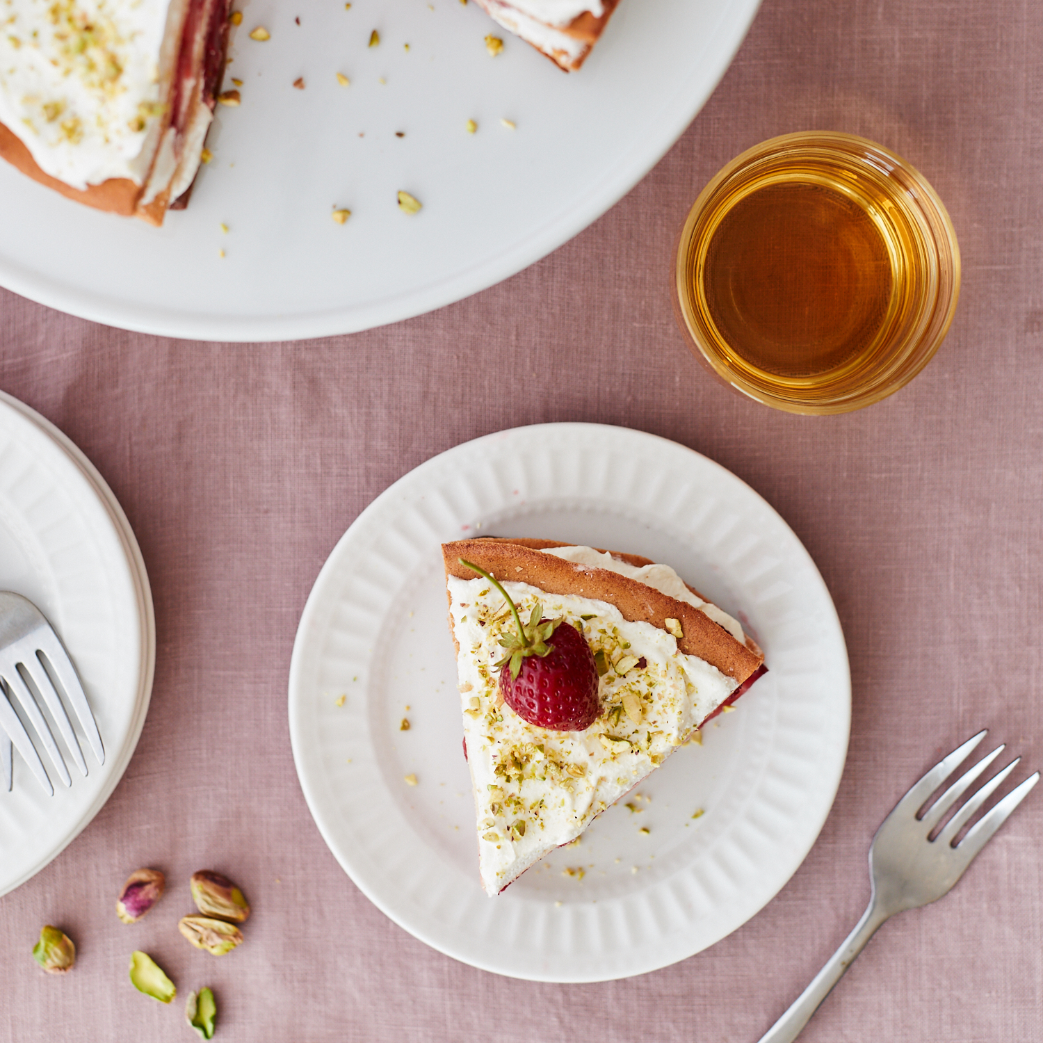 Almond Meringue Torte with Strawberries and Ricotta Cream – DelicioUS!