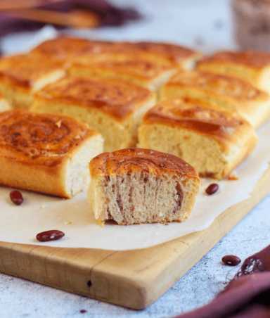 Red Bean Sweet Rolls – DelicioUS!