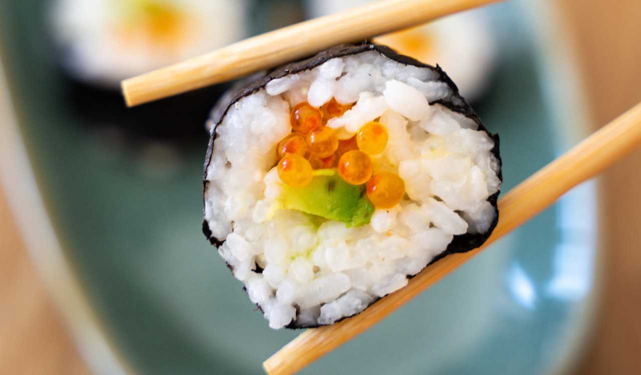 Maki with Alaska Salmon Roe and Avocado – DelicioUS!